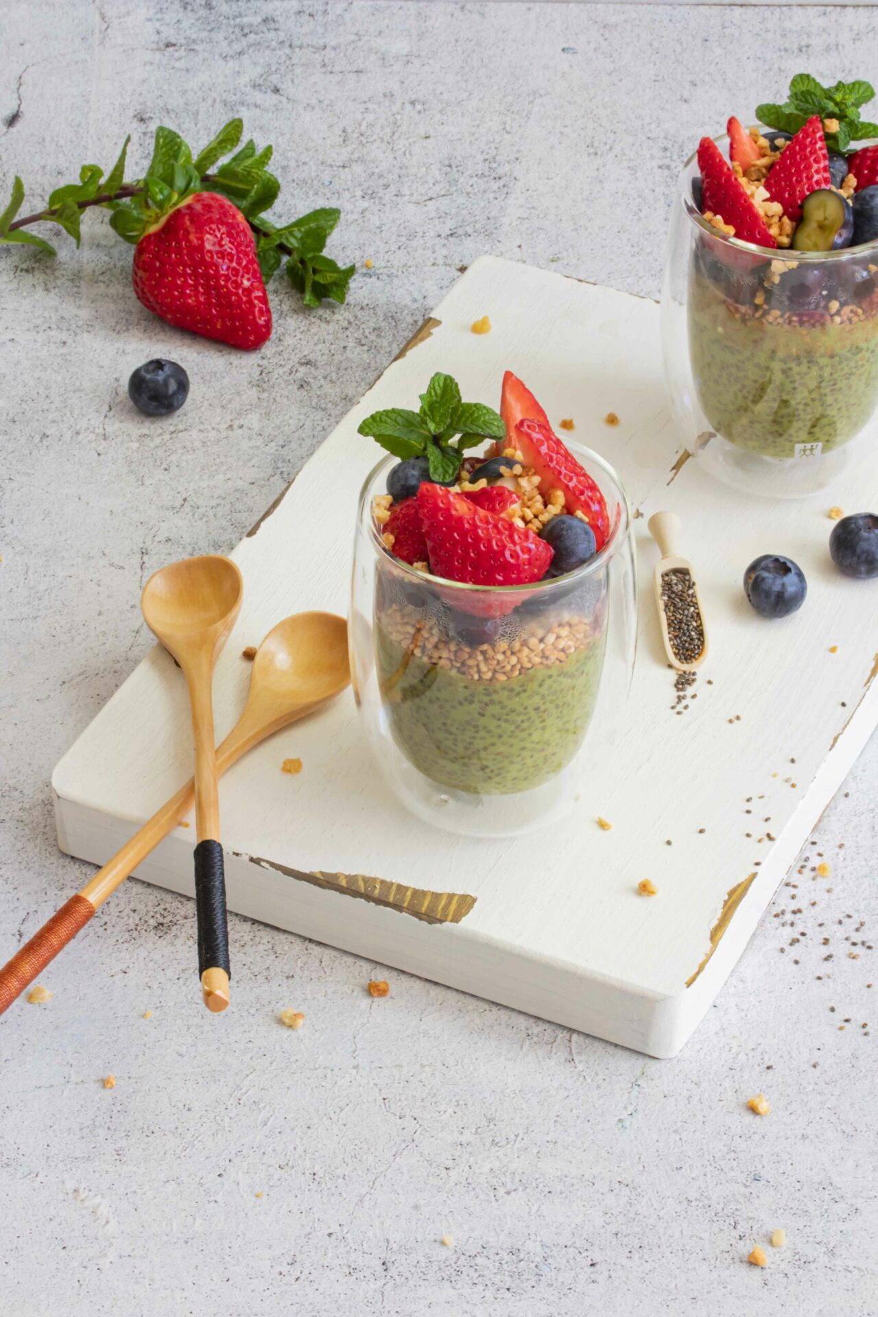 Matcha - chia pudding with puffed quinoa and fruit - Secretos Del Sur