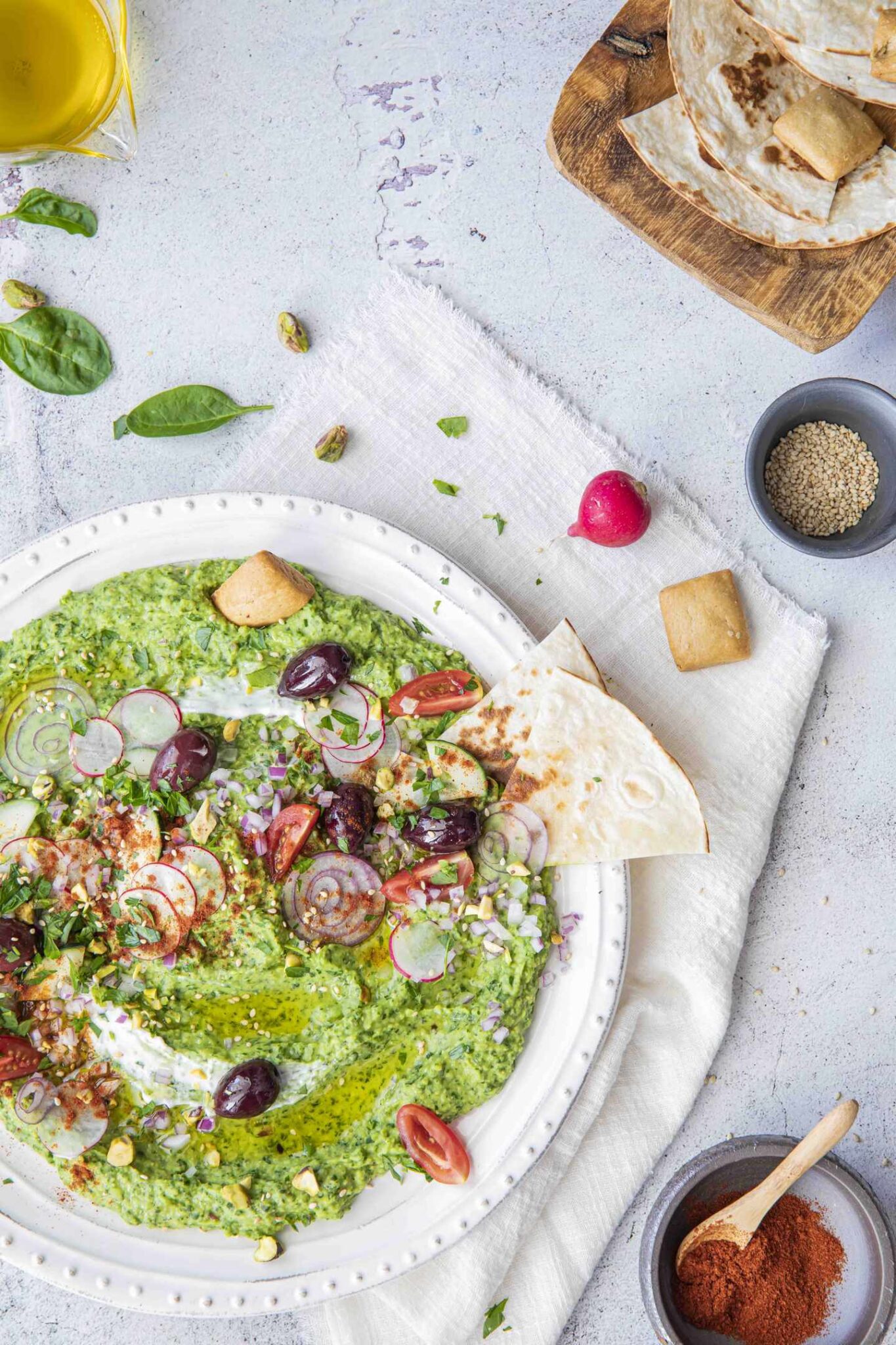 Spinach hummus with toppings - Secretos Del Sur