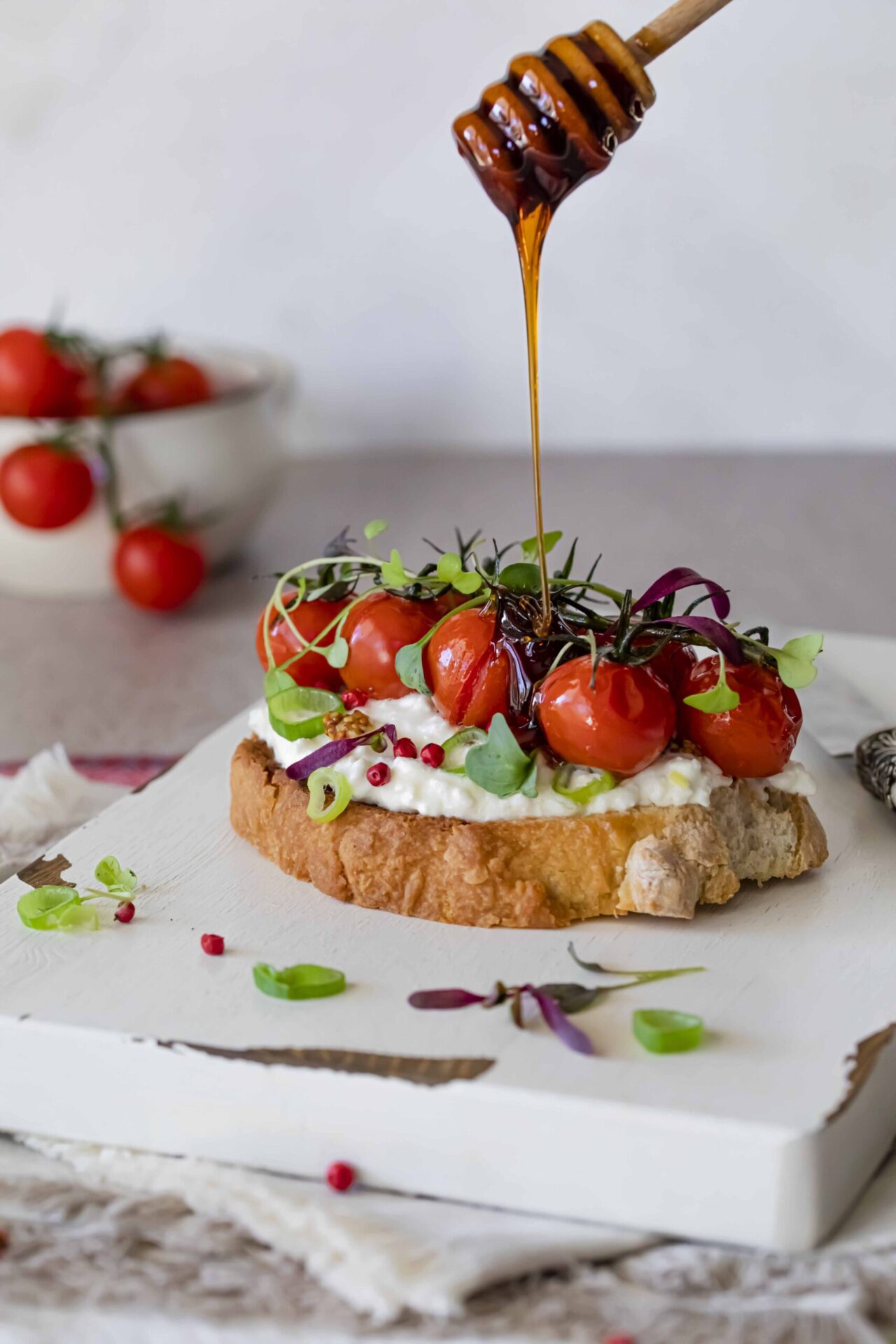 Tostada Con Requesón Tomates Cherry Del Horno Y Miel Secretos Del Sur